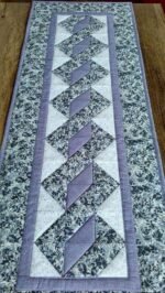 Twisted Pole Table Runner – Pattern - CURIOSODAWEB.COM