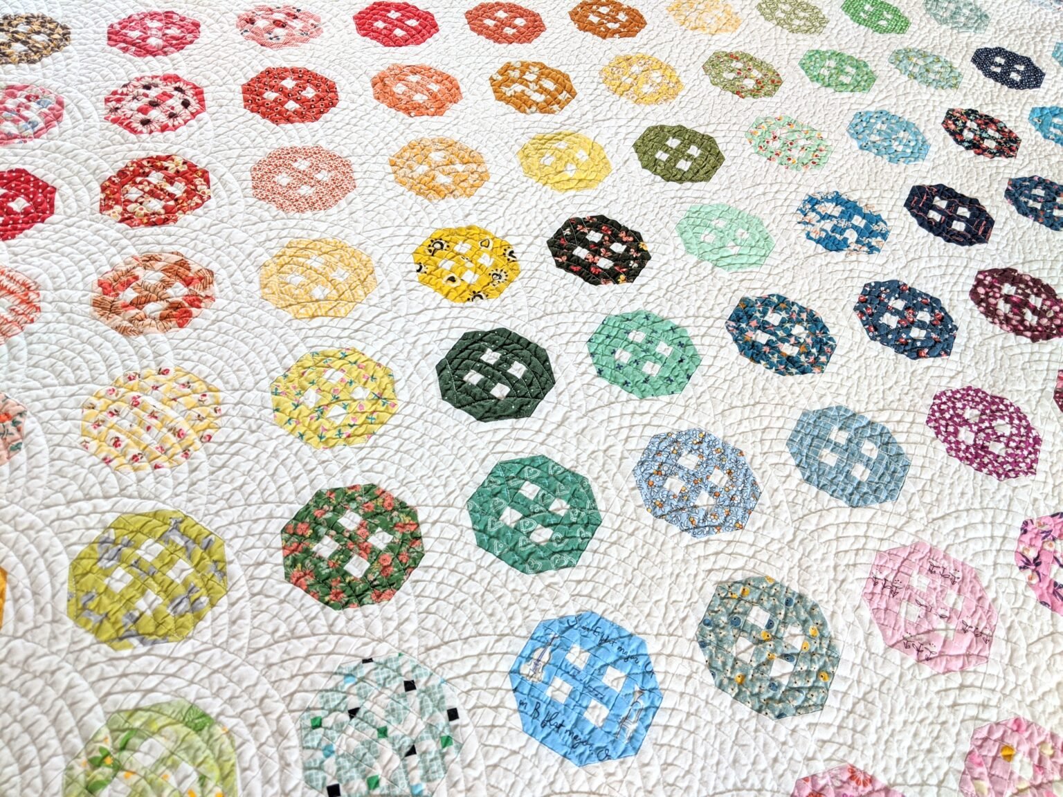 All the Buttons Quilt: A Creative Patchwork Adventure - CURIOSODAWEB.COM