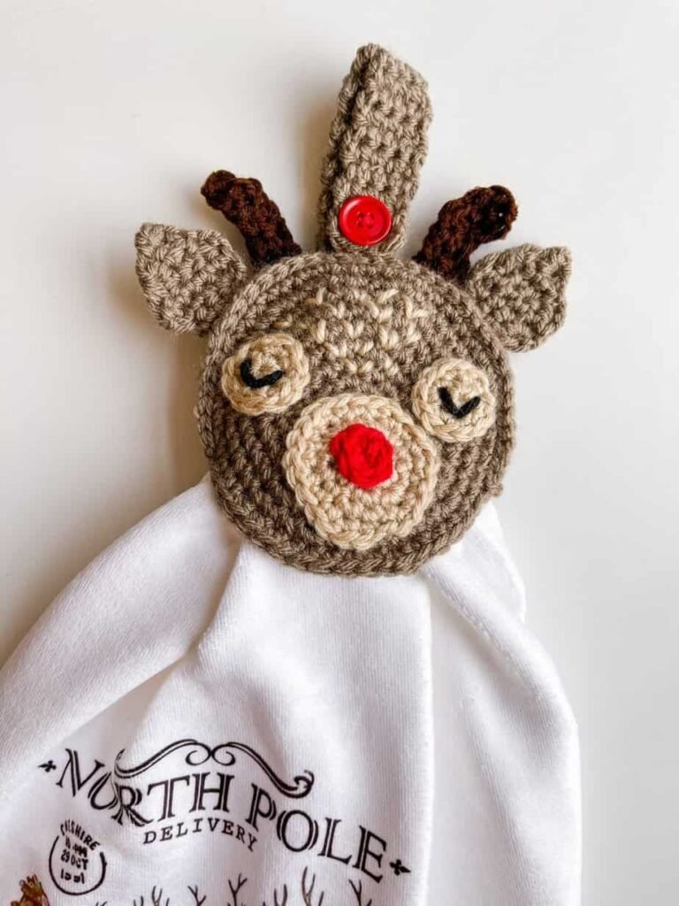Reindeer crochet for towel topper- Pattern - CURIOSODAWEB.COM