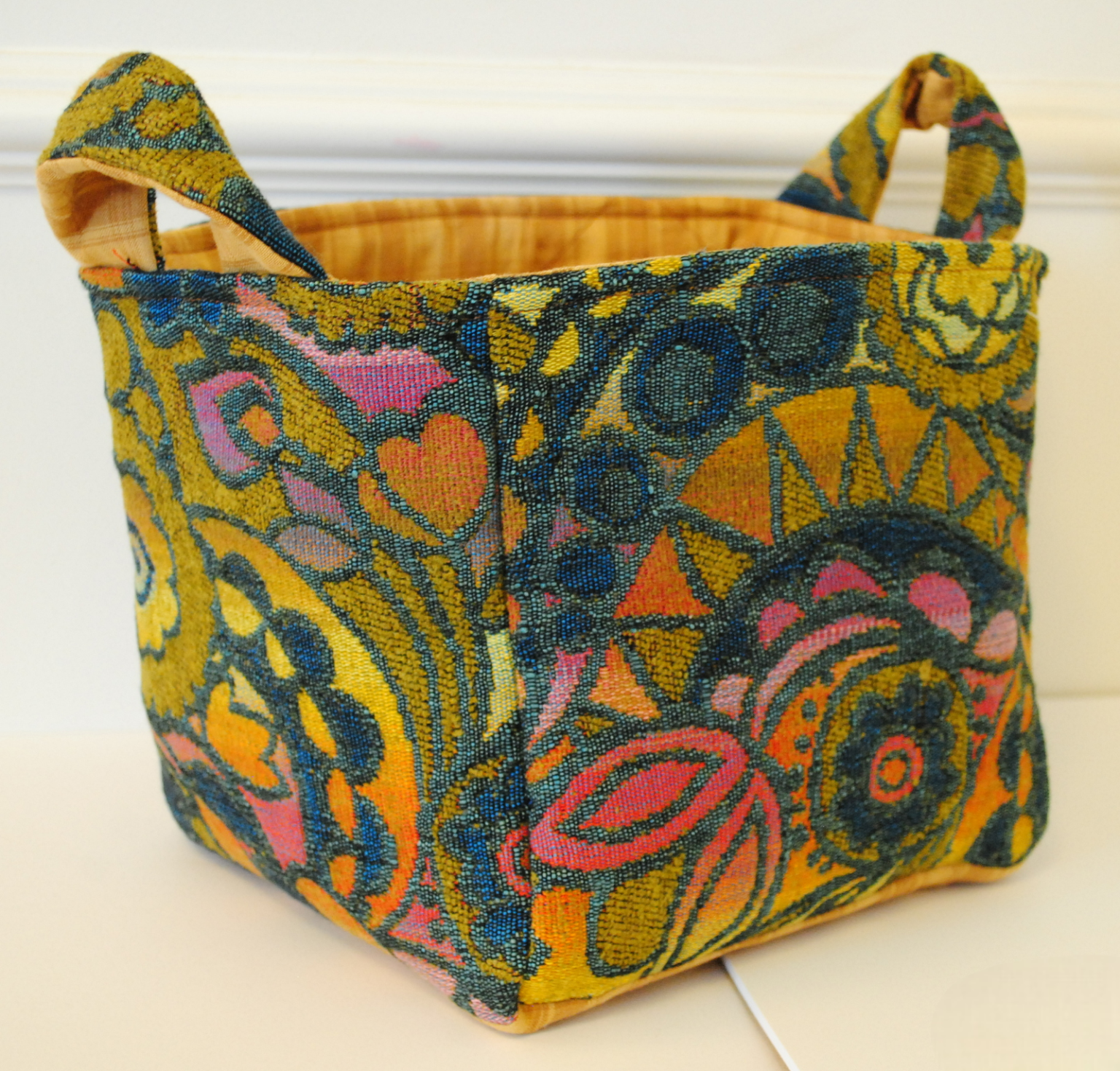 Fabric Bucket - Tutorial - CURIOSODAWEB.COM